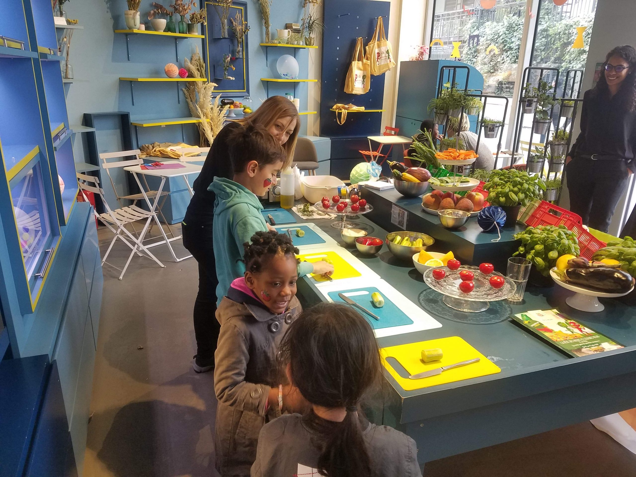 Animation enfant pour entreprise | Garderies - Stands - Show - Animadom